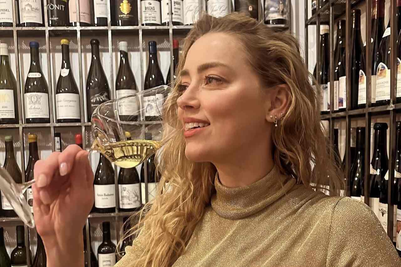 Após trocar de nome e se mudar para a Espanha, Amber Heard revela sua ...