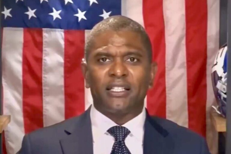 Bývalý hráč NFL a příznivec Trumpa vypustil kontroverzní nápad naživo ...