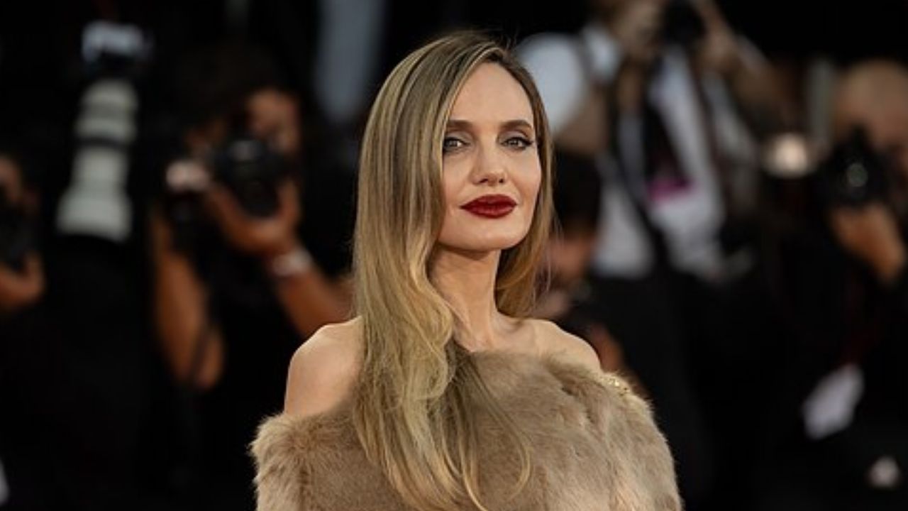 Angelina Jolie bliver rørt på Toronto-festivalen, da hun taler om sin ...